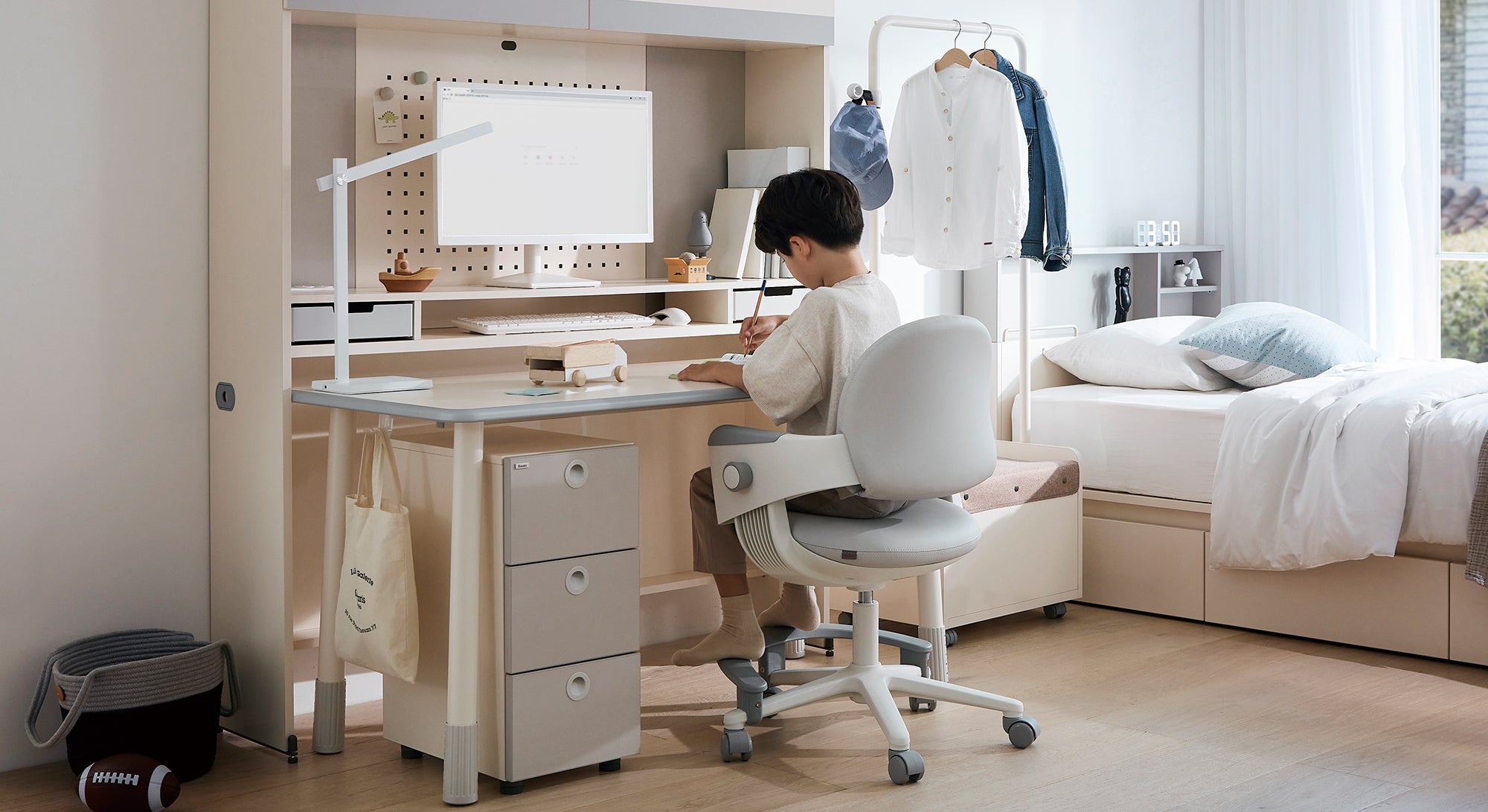 兒童書桌高度這樣挑！5招幫孩子創造舒適的學習空間｜iloom 台灣怡倫